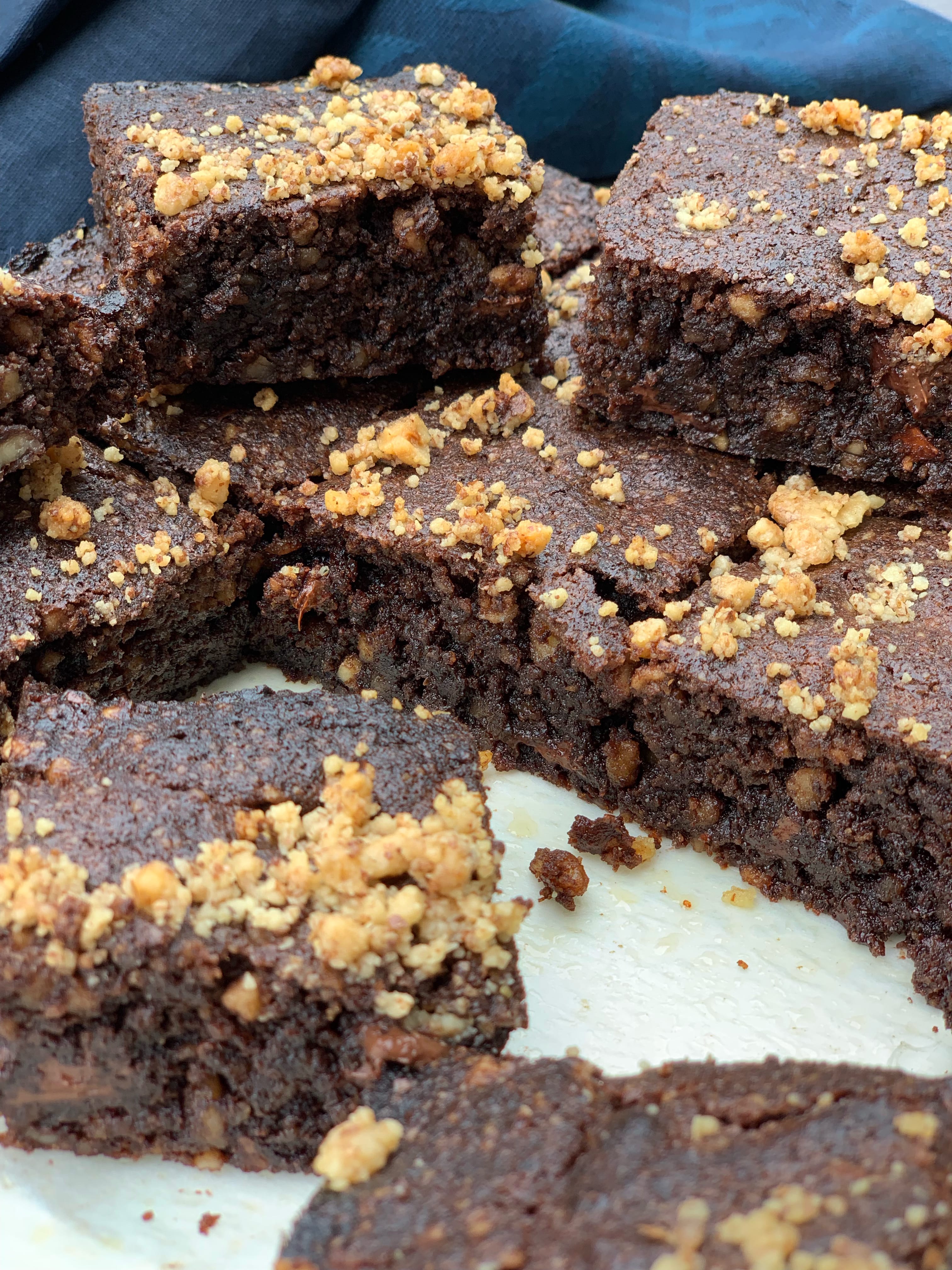 Walnuts cake bars with chocolate - keto gluten free - Family On Keto