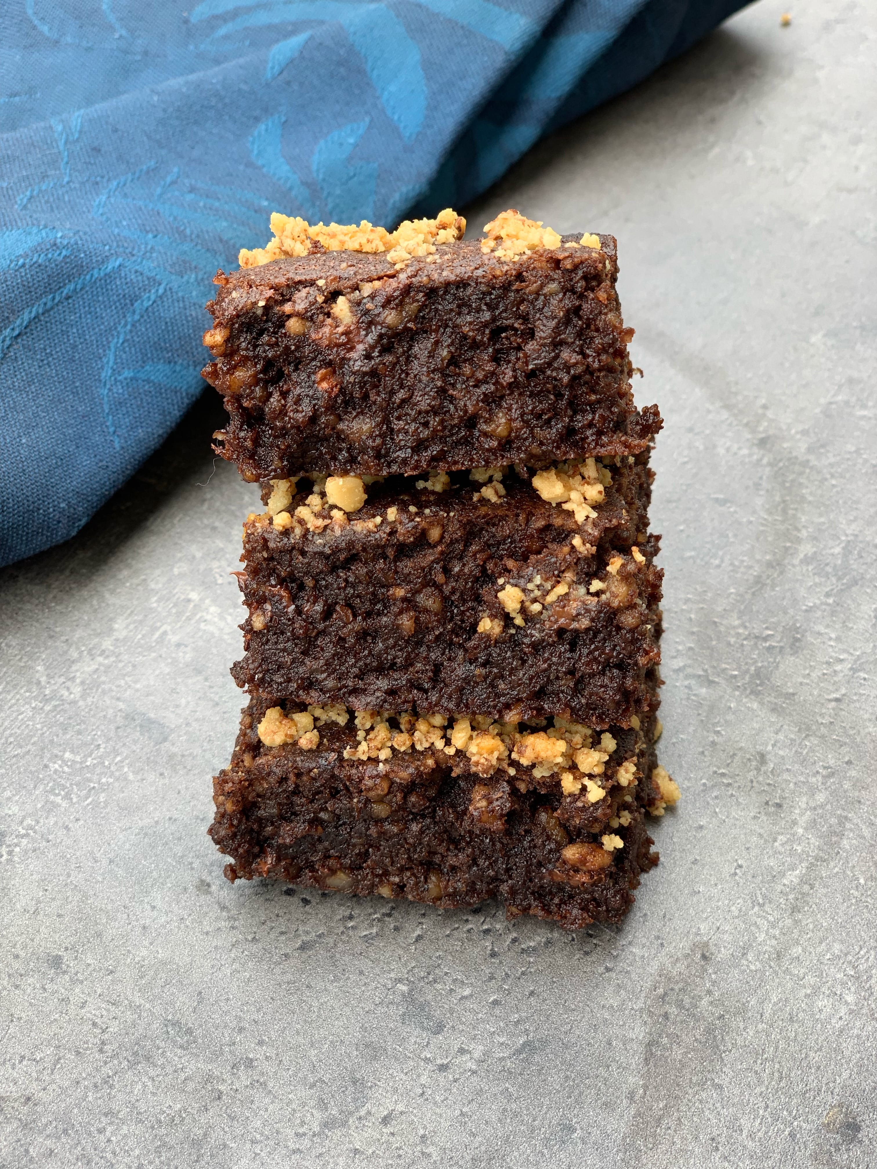 Walnuts cake bars with chocolate - keto gluten free - Family On Keto