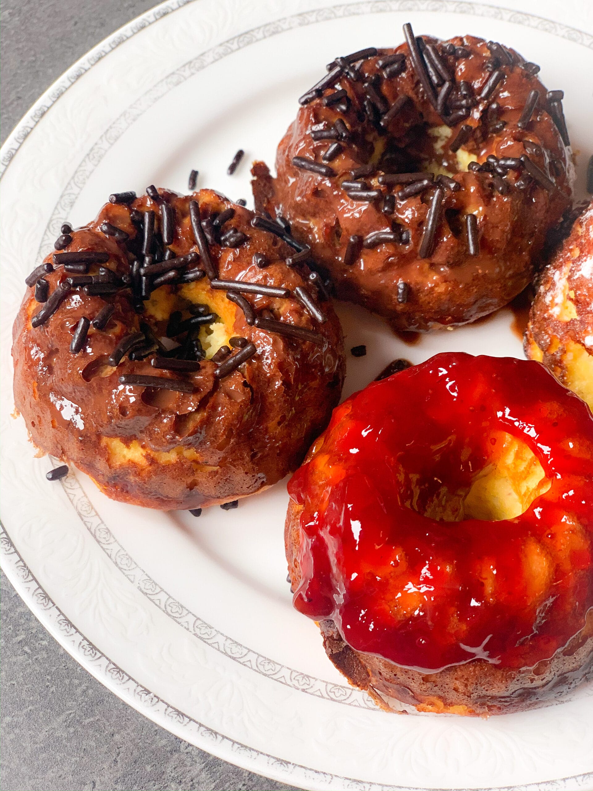 Keto mini bundt cakes - Family On Keto